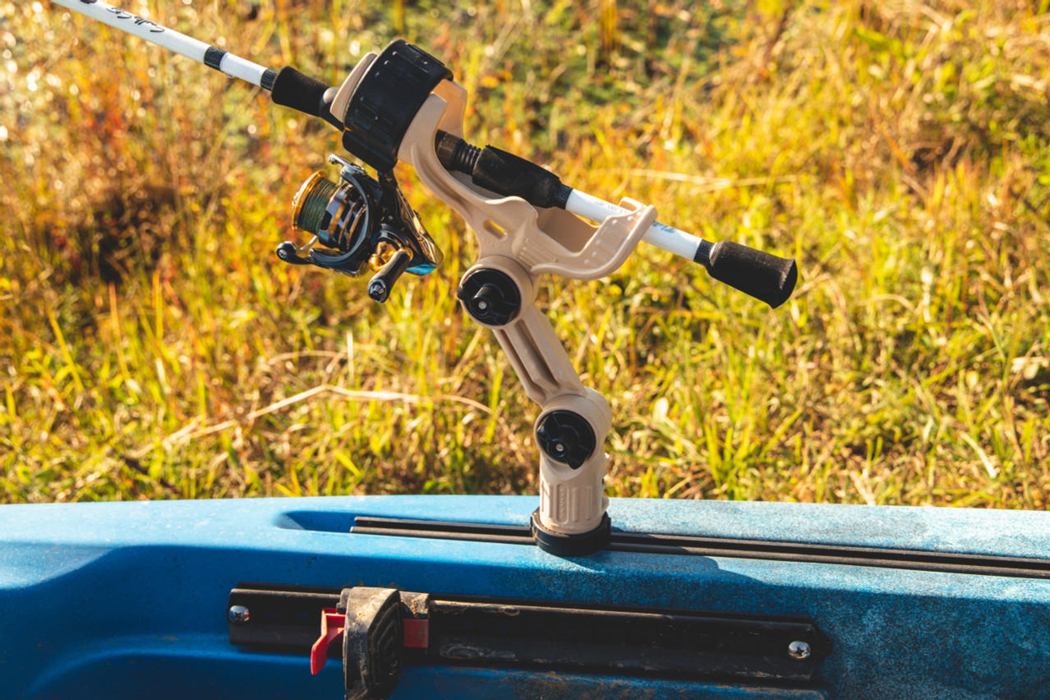 Omega Pro™ Rod Holder with Track Mounted LockNLoad™ Mounting System สี ...
